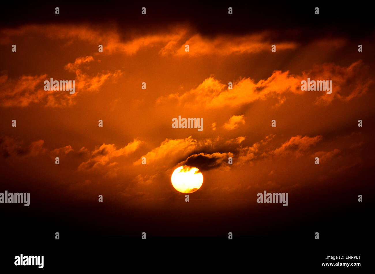 Burnt orange sun hi-res stock photography and images - Alamy