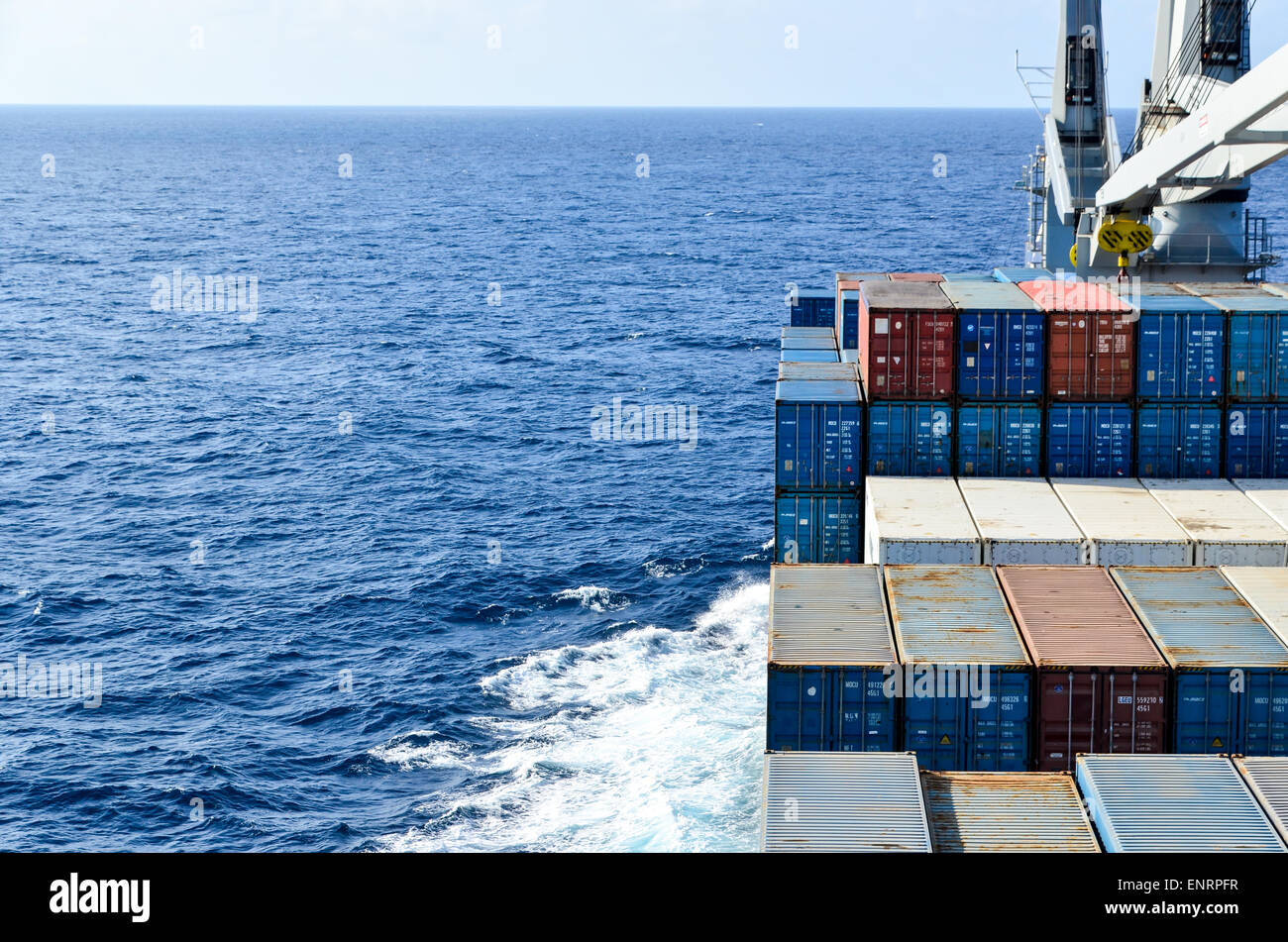 Sea ocean horizon ship hi-res stock photography and images - Alamy