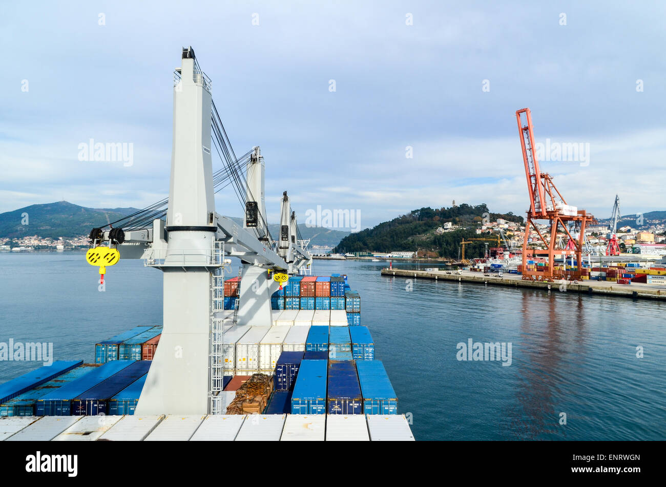 Vessel docking hi-res stock photography and images - Alamy