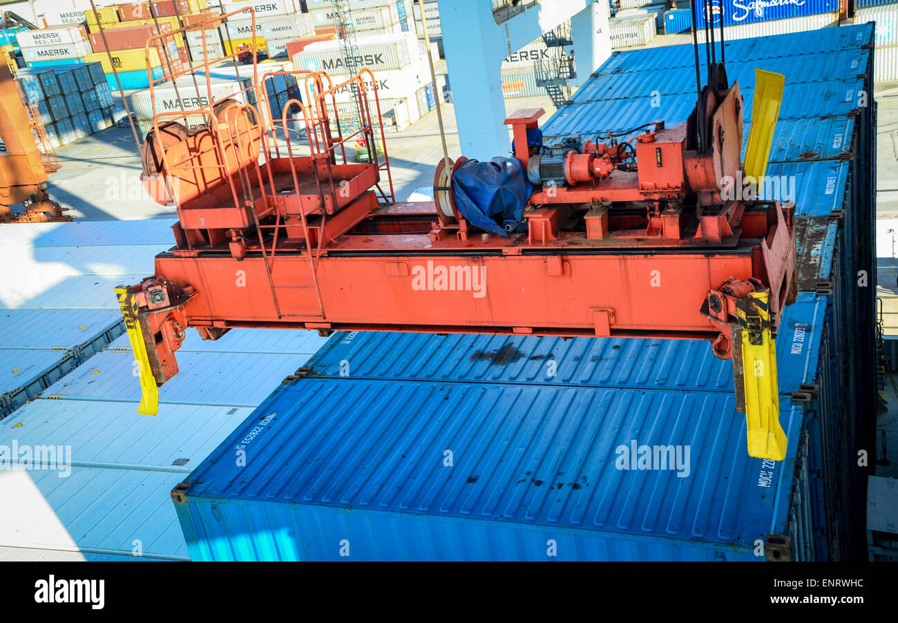 Crane lift cargo hi-res stock photography and images - Alamy