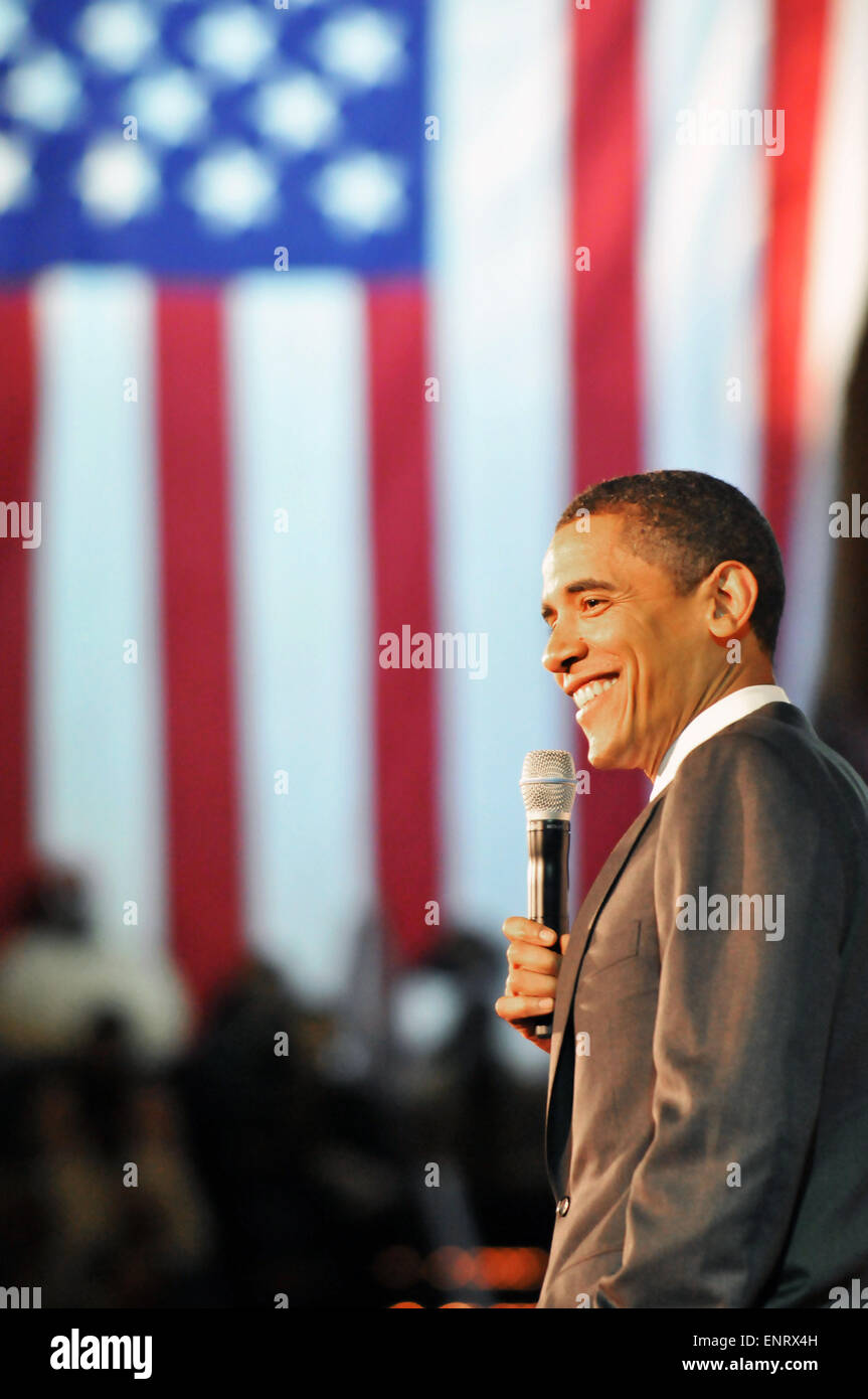 Barack obama and american flag hi-res stock photography and images - Alamy