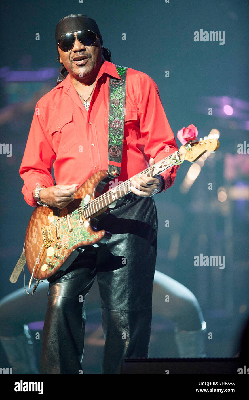 Durham, North Carolina, USA. 10th May, 2015. Guitarist ERNIE ISLEY of ...