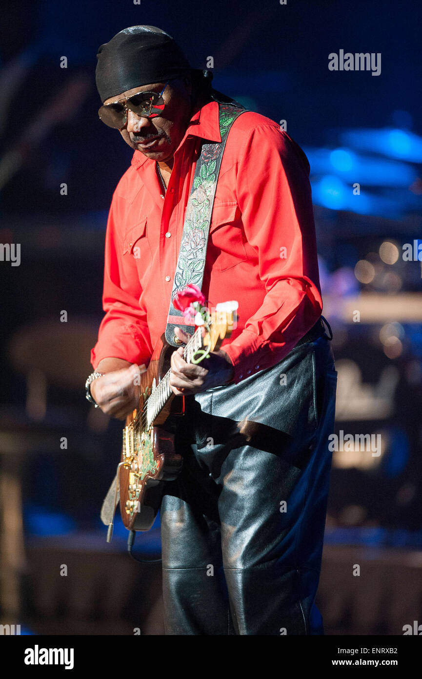 Durham, North Carolina, USA. 10th May, 2015. Guitarist ERNIE ISLEY of ...