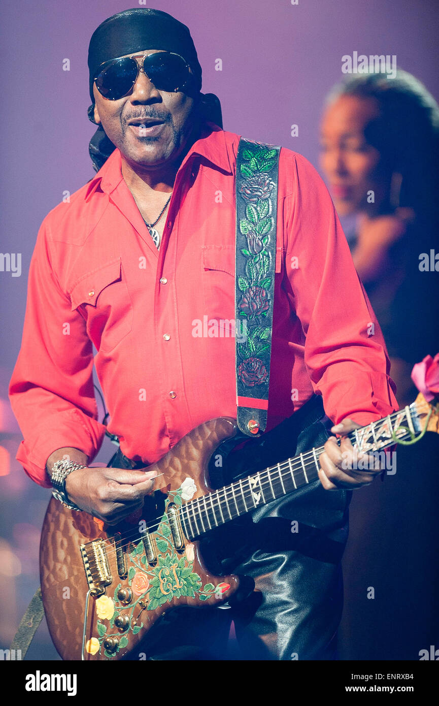 Durham, North Carolina, USA. 10th May, 2015. Guitarist ERNIE ISLEY of ...