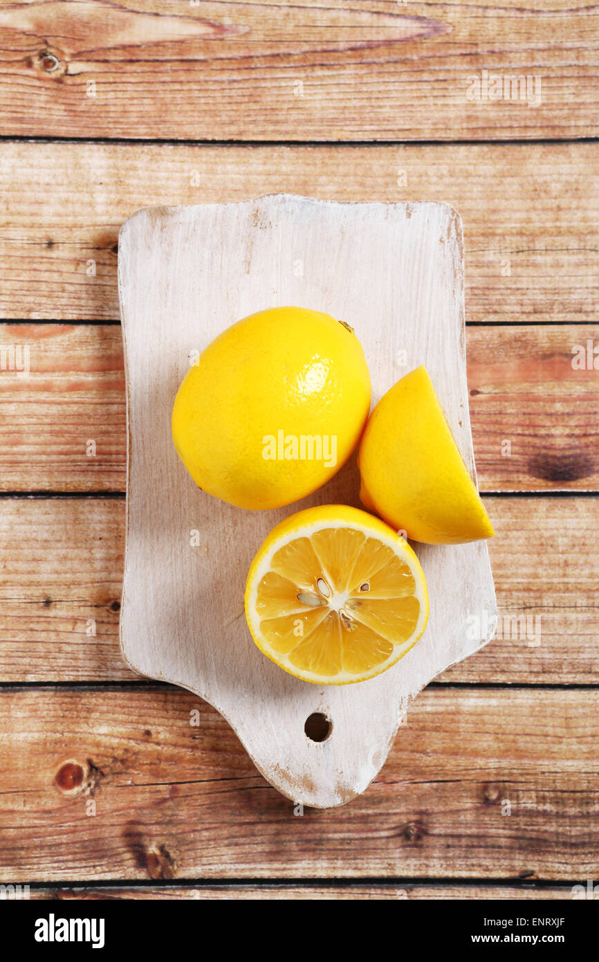 Citrus cutting board background hi-res stock photography and images - Alamy