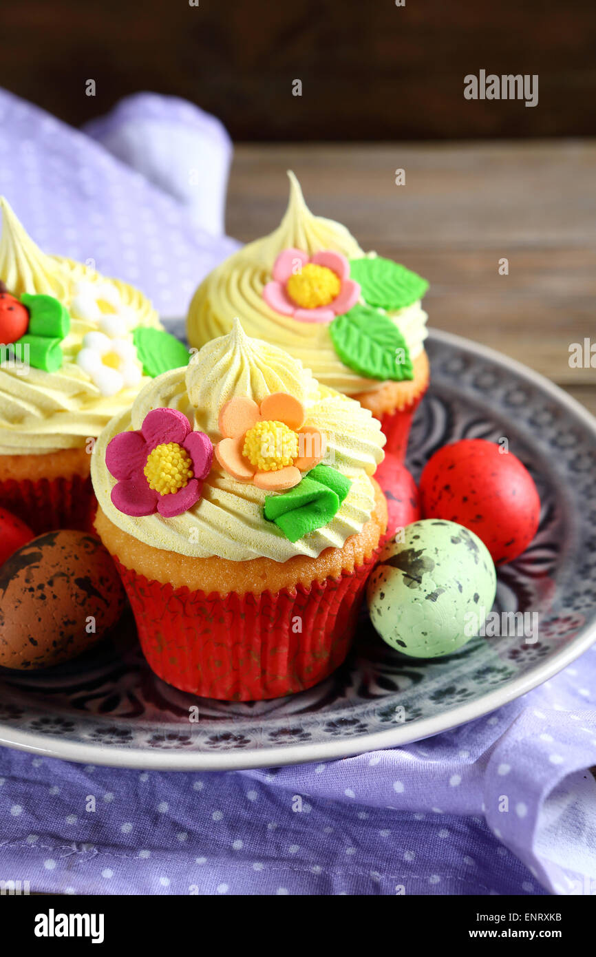 Three cupcakes hi-res stock photography and images - Alamy
