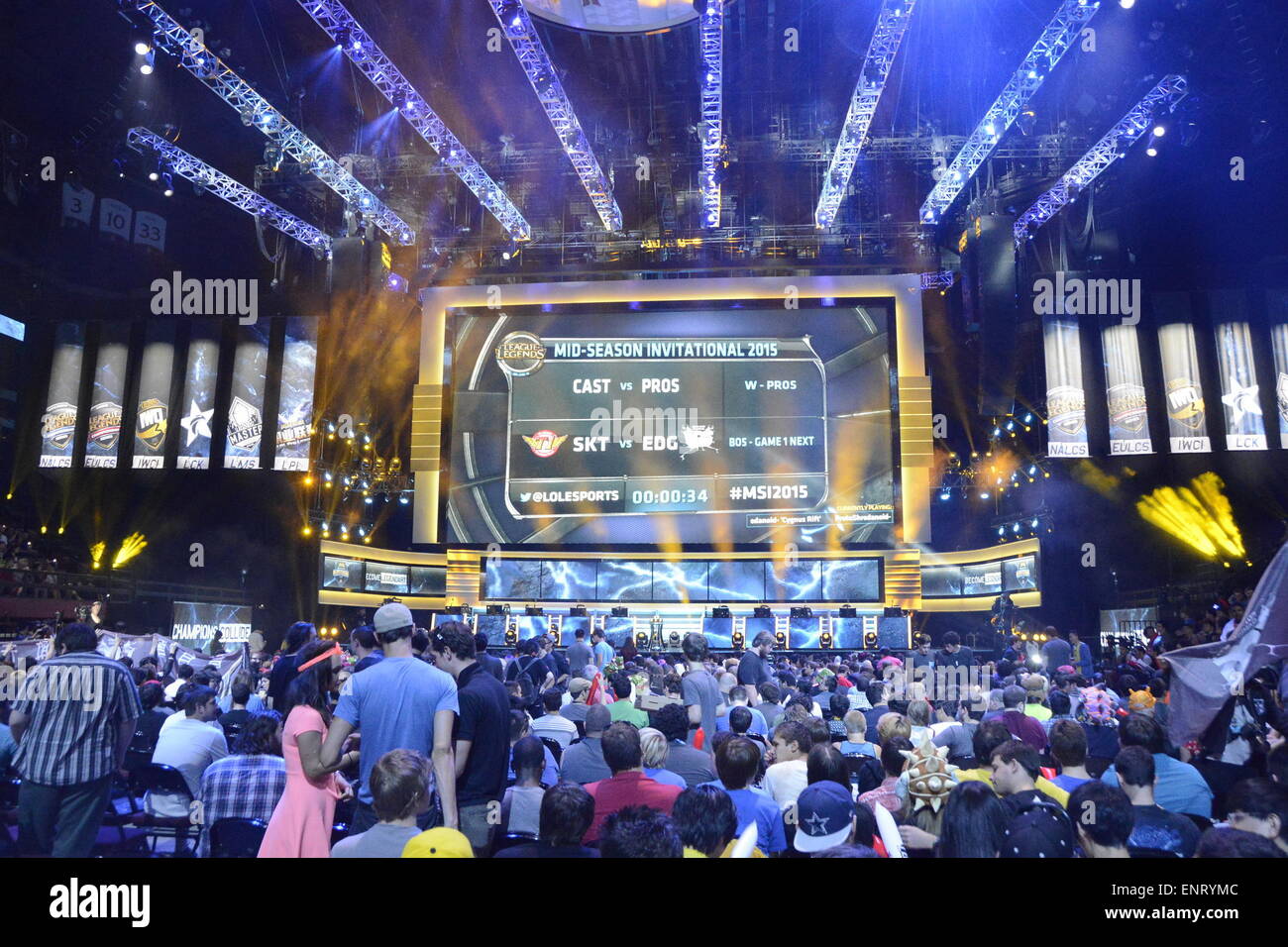 League of legends video game hi-res stock photography and images - Alamy