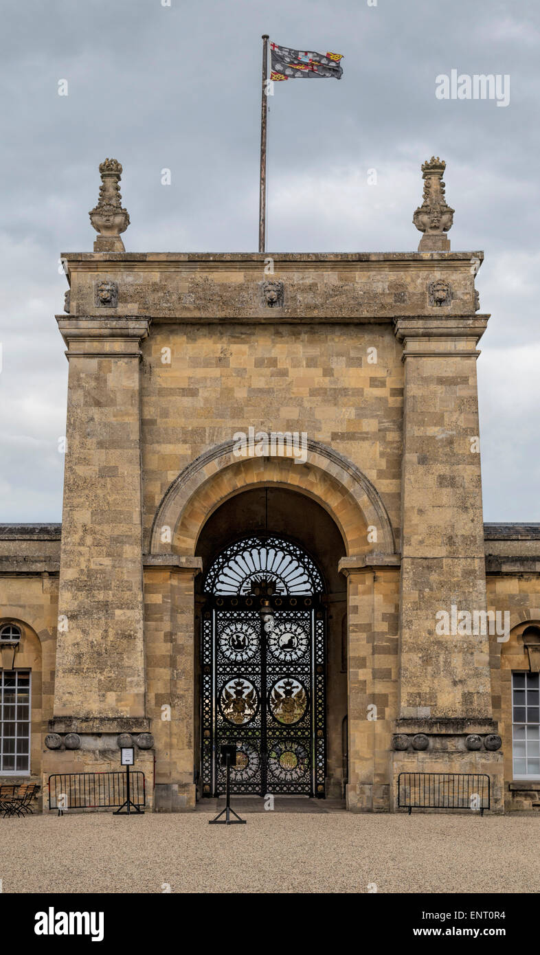 18th century wrought iron gates High Resolution Stock Photography and ...