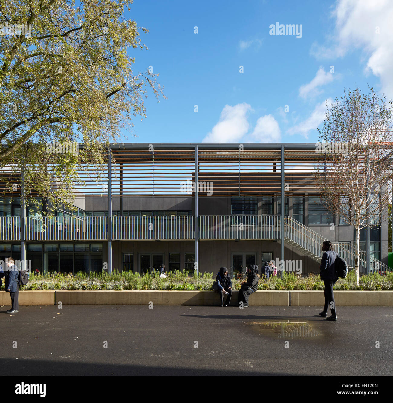 Courtyard garden with new science building. Regent High School, London ...