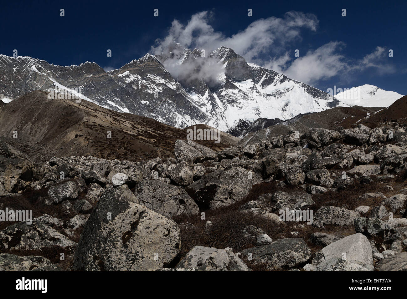 Explore everest hi-res stock photography and images - Alamy