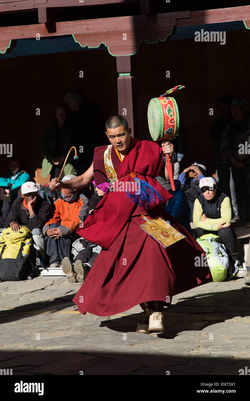 Monk dancing hi-res stock photography and images - Alamy