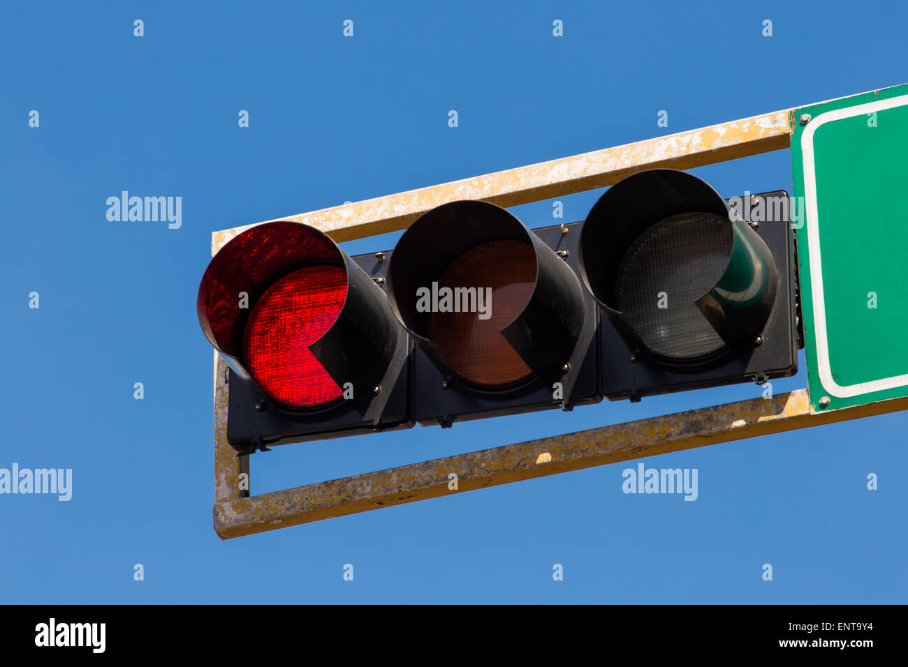 Red trafficlight hi-res stock photography and images - Alamy