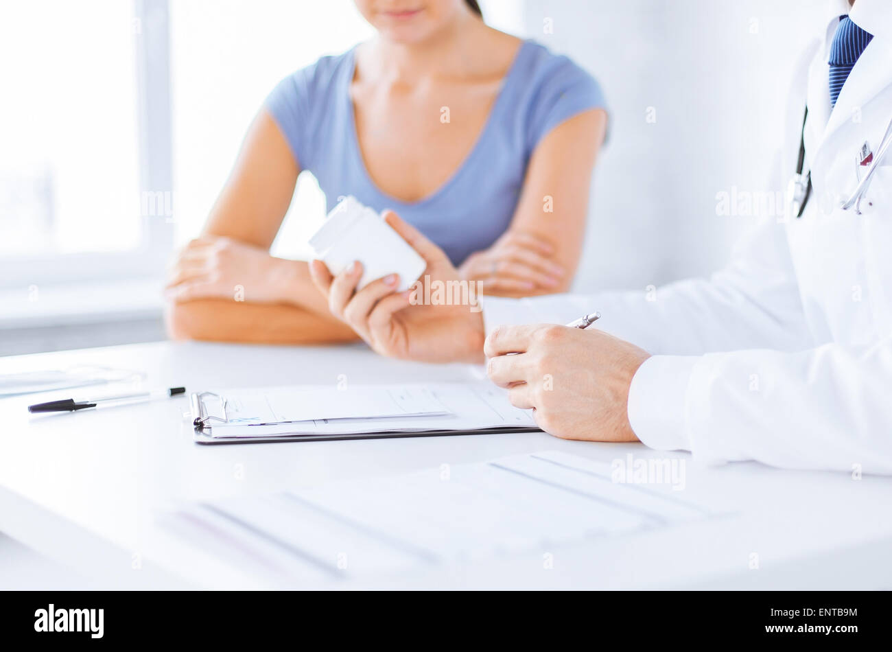 patient and doctor prescribing medication Stock Photo - Alamy