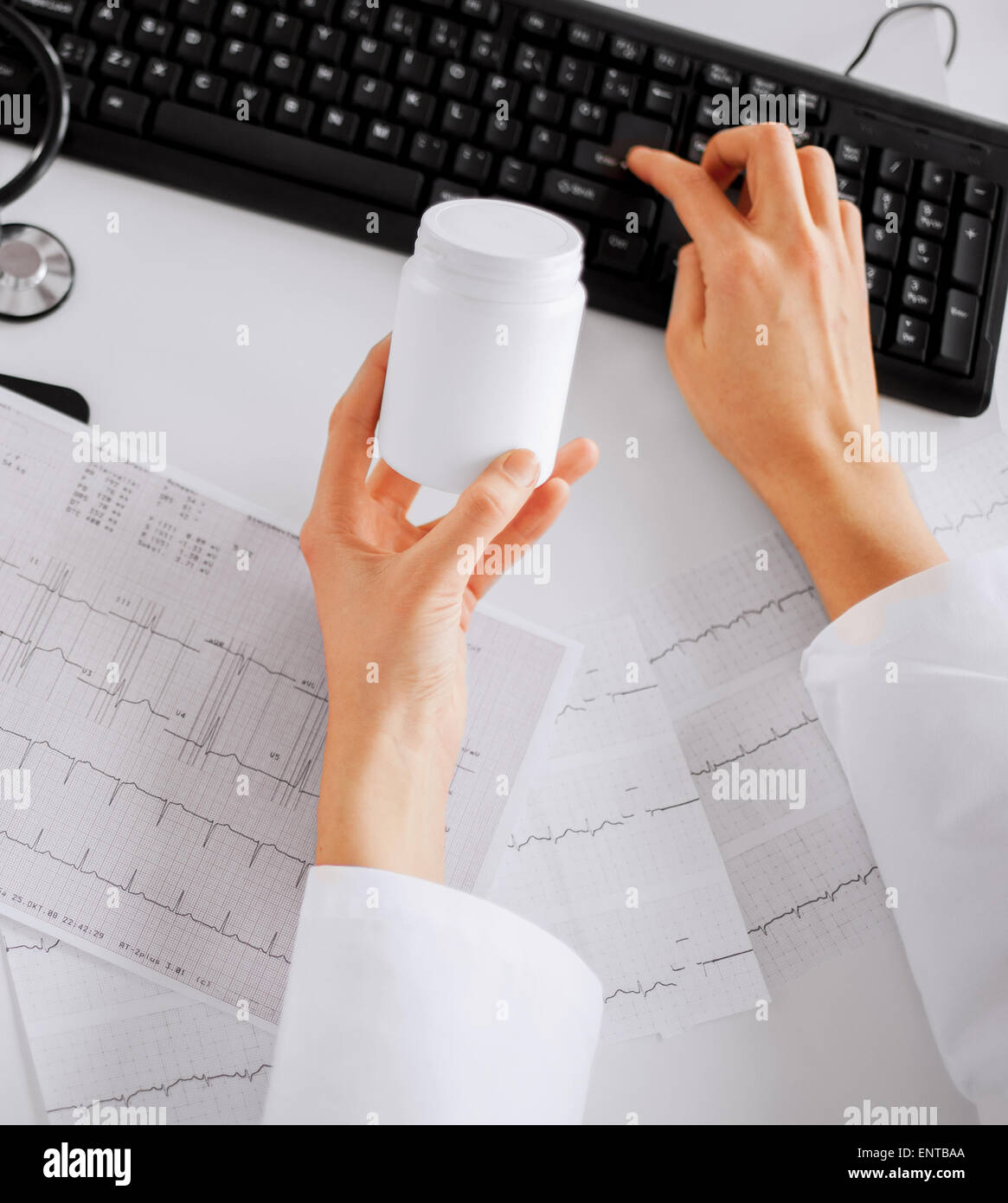 doctor prescribing medication Stock Photo - Alamy