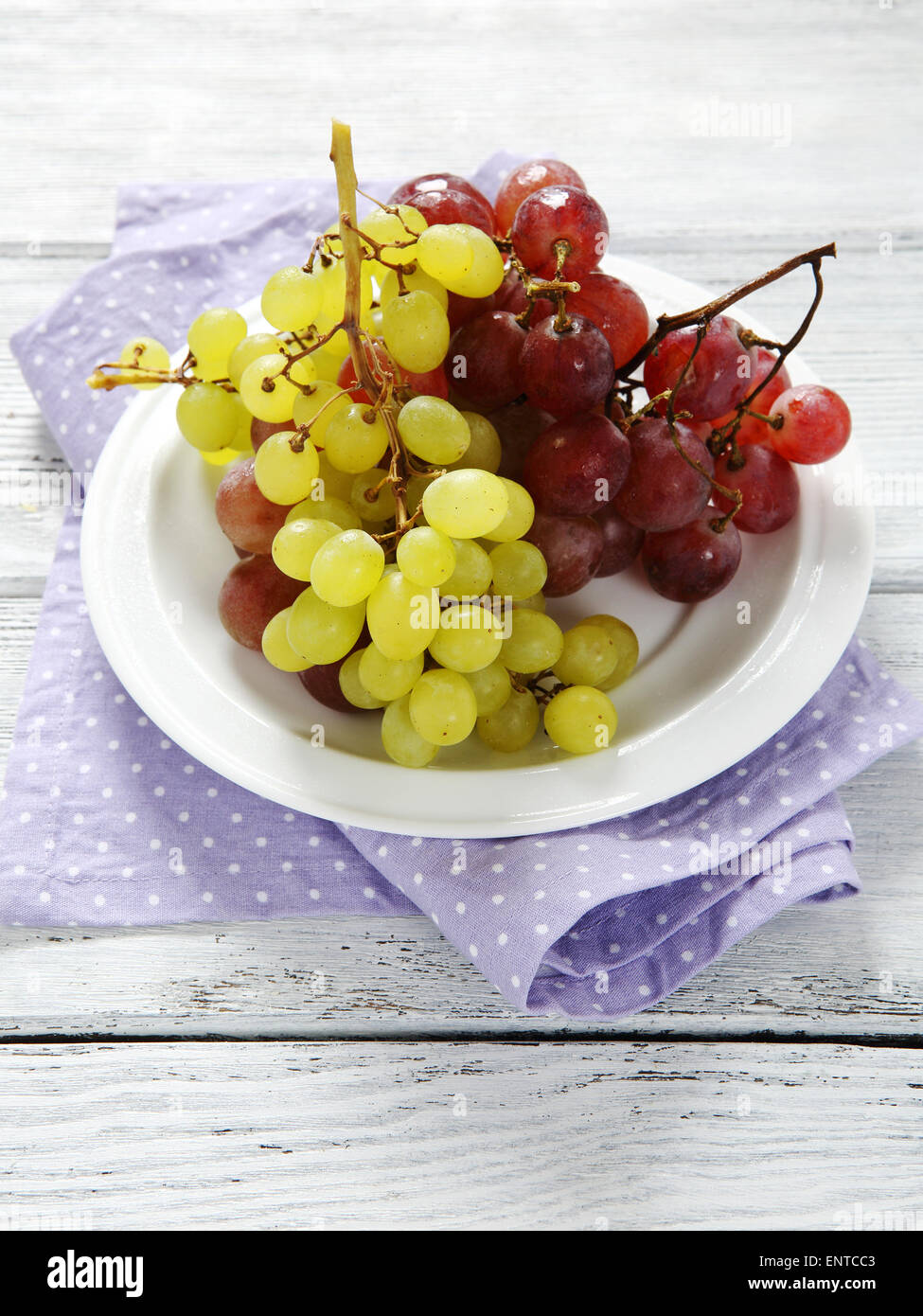 Grapes on a plate hi-res stock photography and images - Alamy