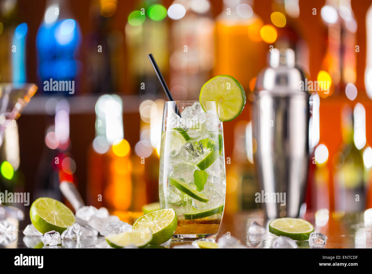 Cocktail Bar High Resolution Stock Photography and Images - Alamy