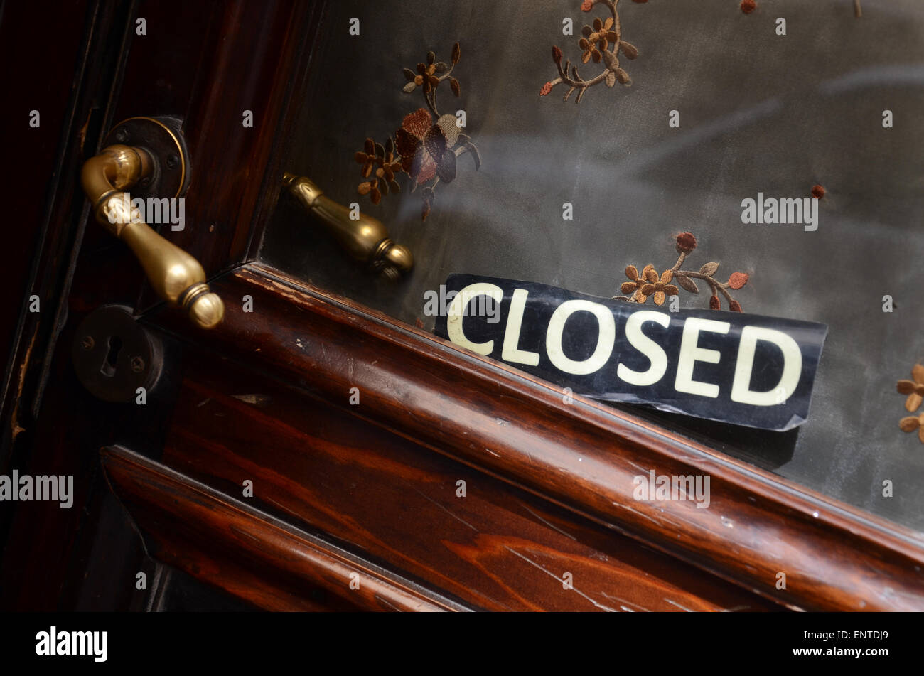 Closed for lunch sign hi-res stock photography and images - Alamy