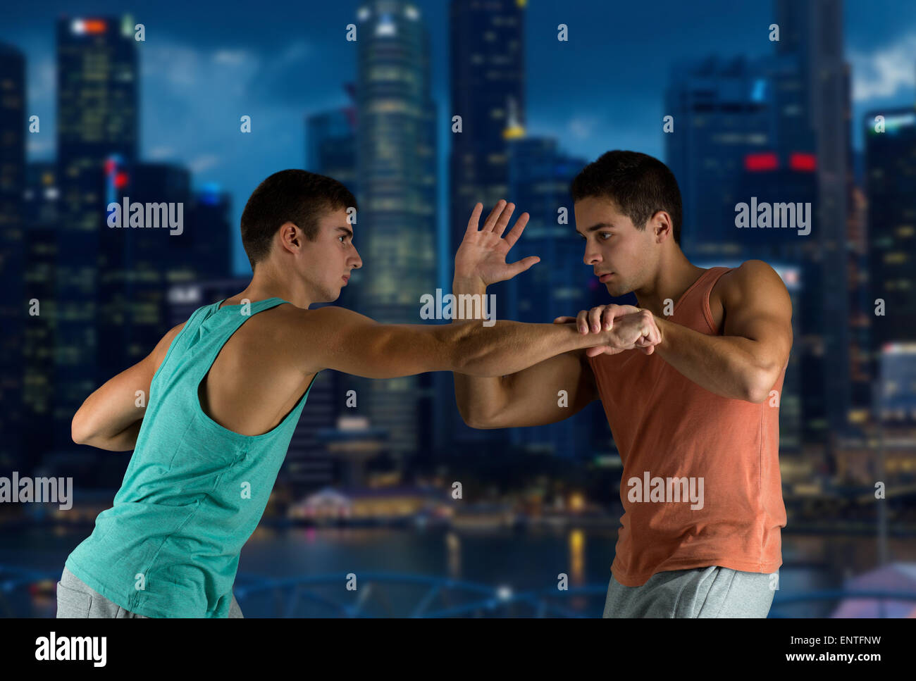 Men fighting hi-res stock photography and images - Alamy
