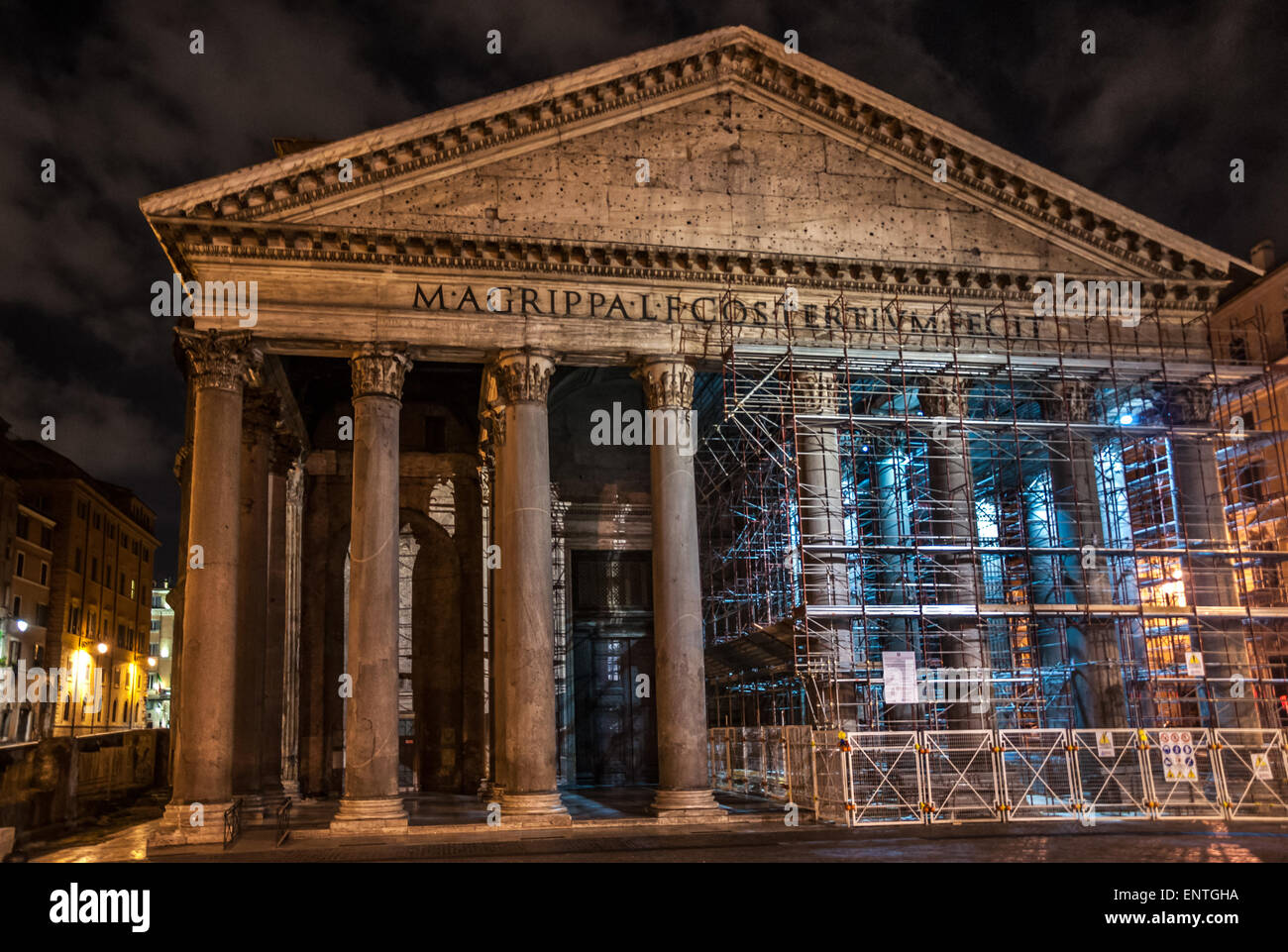 Italy rome pantheon roman temple hi-res stock photography and images ...