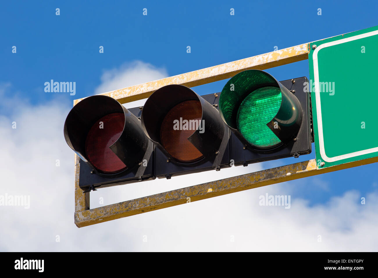 Green traffic light in the city Stock Photo - Alamy