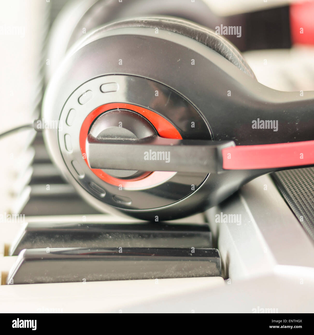 headphones on electric music instrument piano keyboard Stock Photo - Alamy
