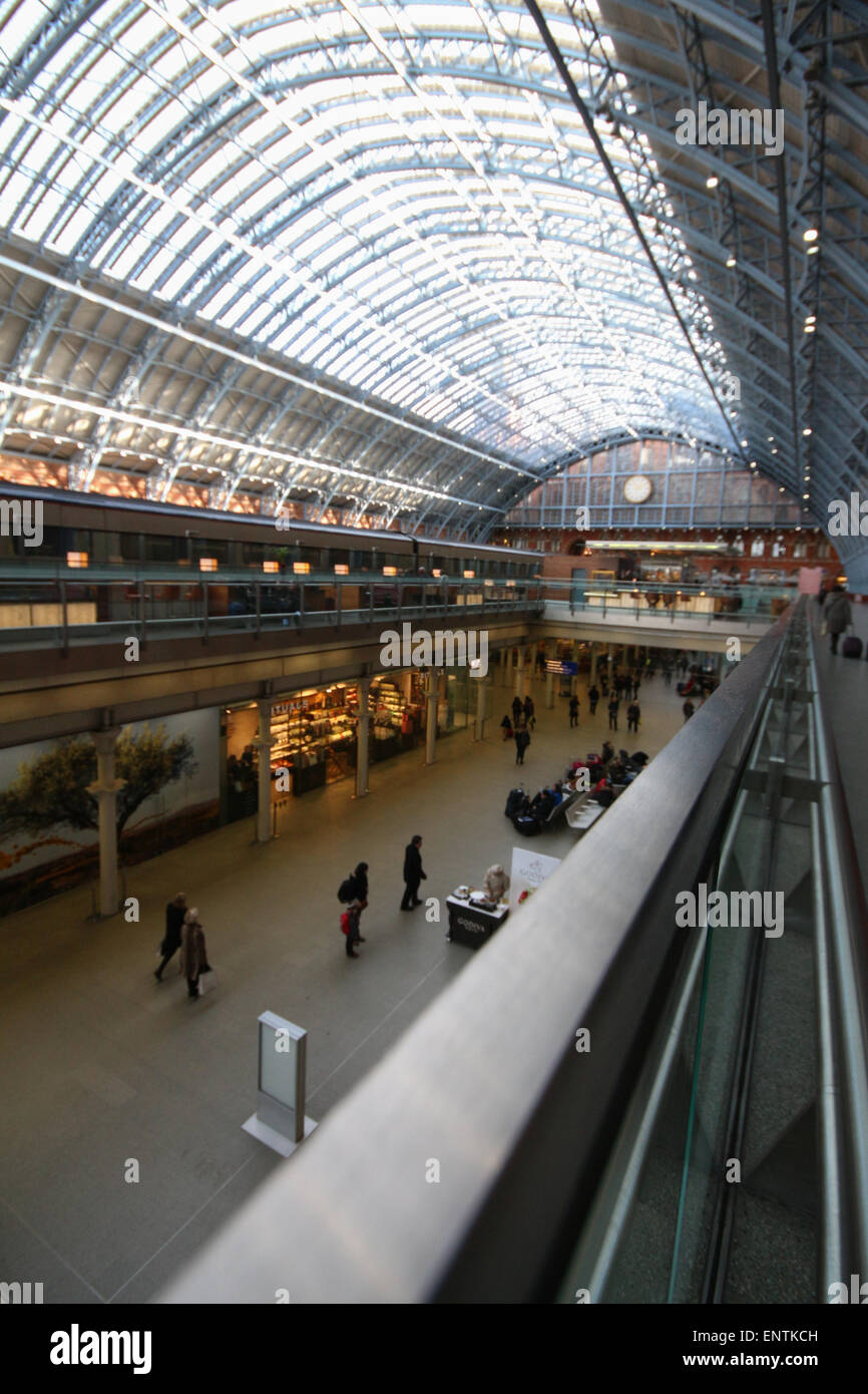 Looking down into the concourse of St Pancras International railway ...