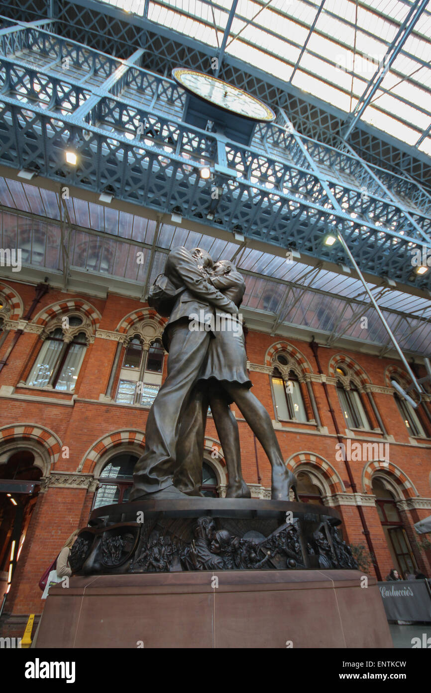 The Lovers statue at St Pancras Railway station London UK Stock Photo ...