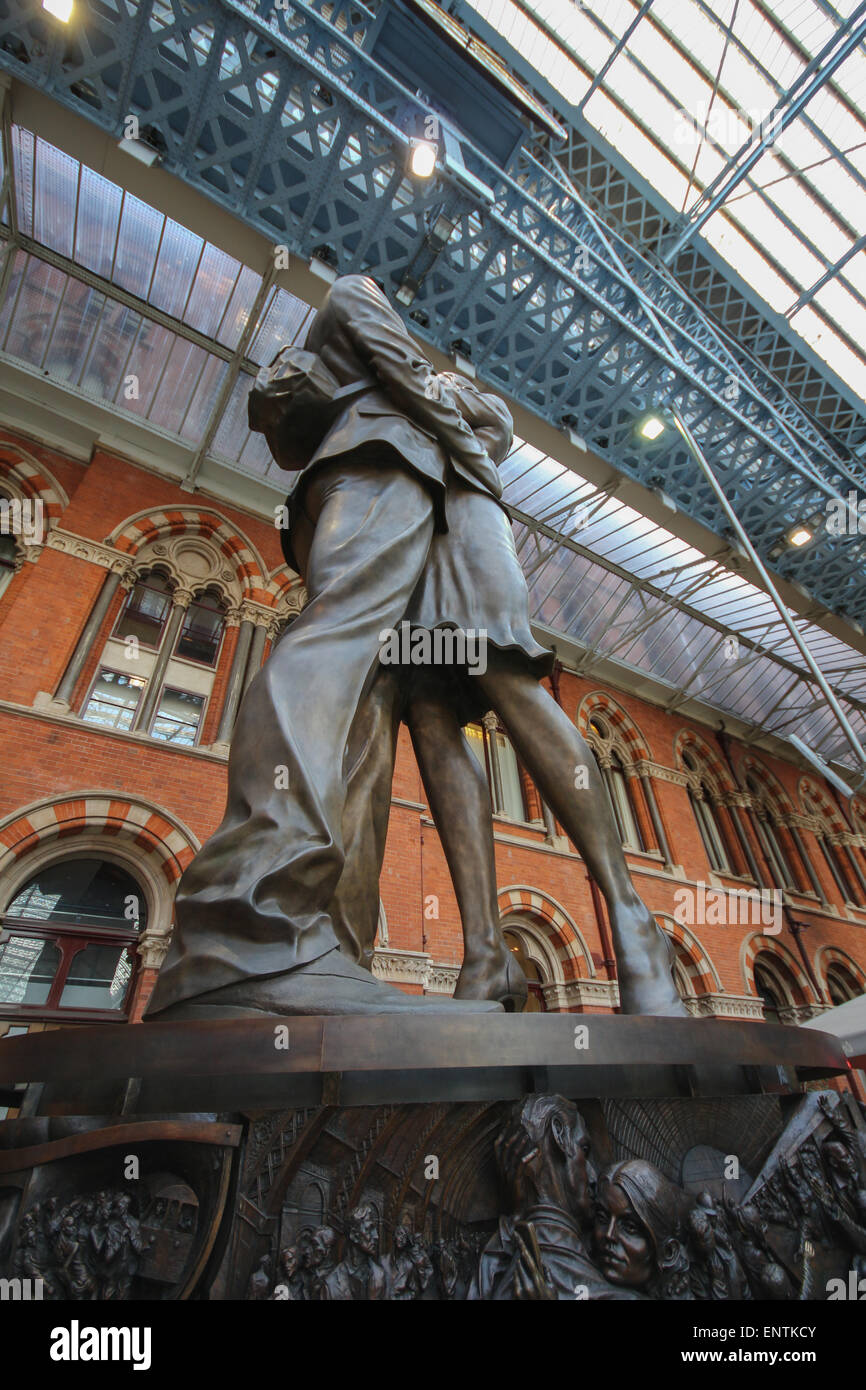 The Lovers statue at St Pancras Railway station London UK Stock Photo ...