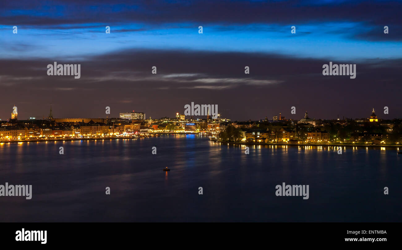 Stockholm at night with light reflection in water Stock Photo - Alamy