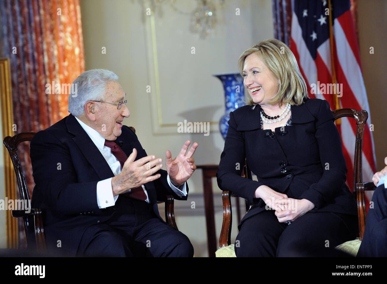 Hillary clinton laughs hi-res stock photography and images - Alamy