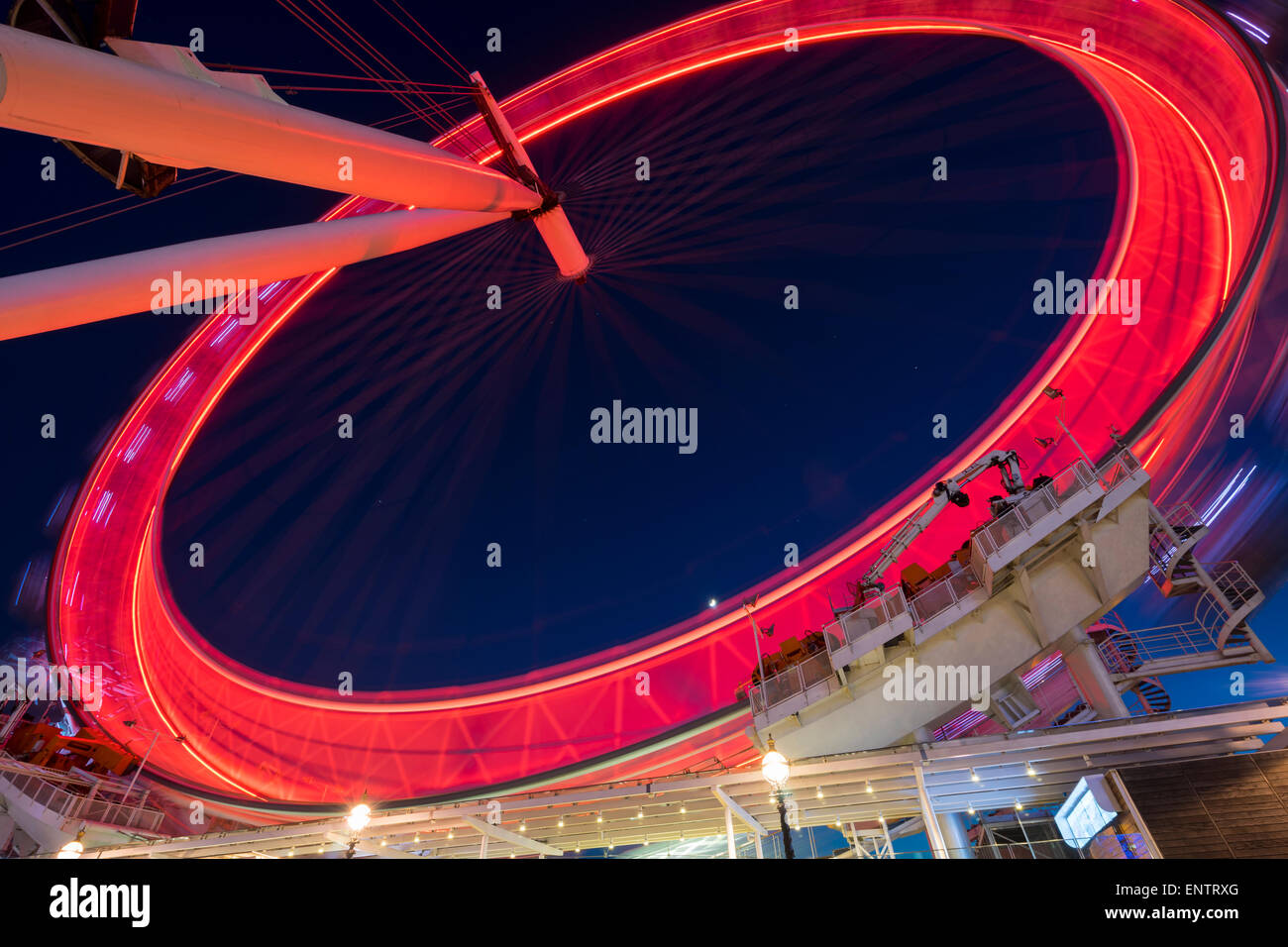 London skyline in the eye of tourists hi-res stock photography and ...