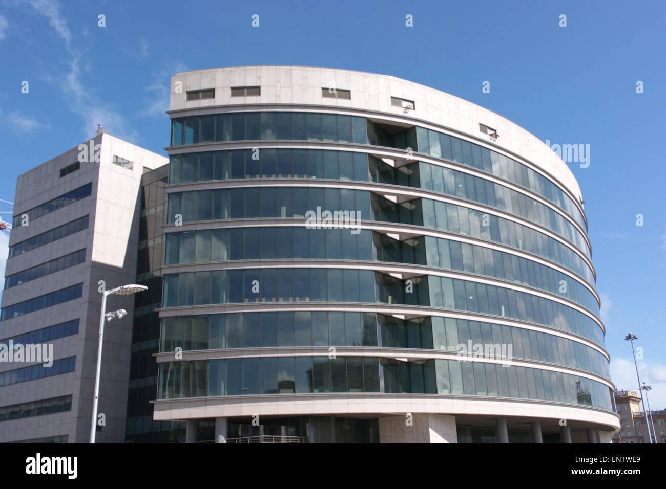 Round office building hi-res stock photography and images - Alamy