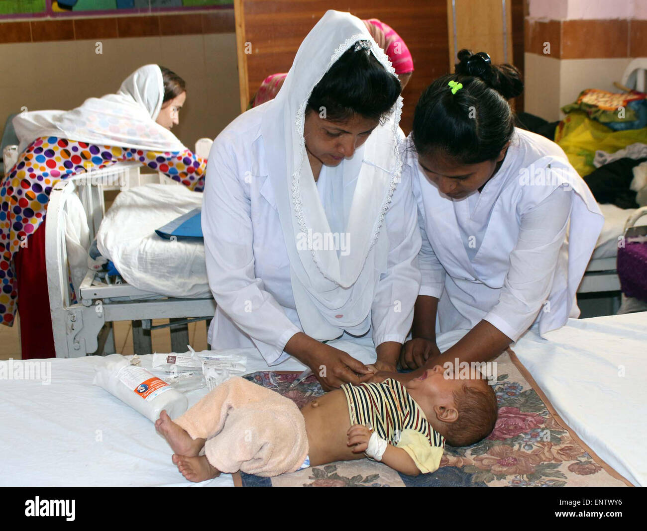 Karachi, Pakistan. 11th May, 2015. Nurse performs her duty in ward at a ...