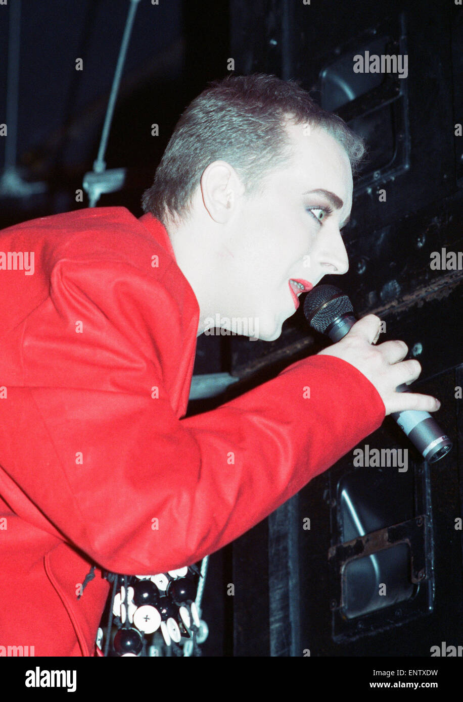 Boy george performing hi-res stock photography and images - Alamy
