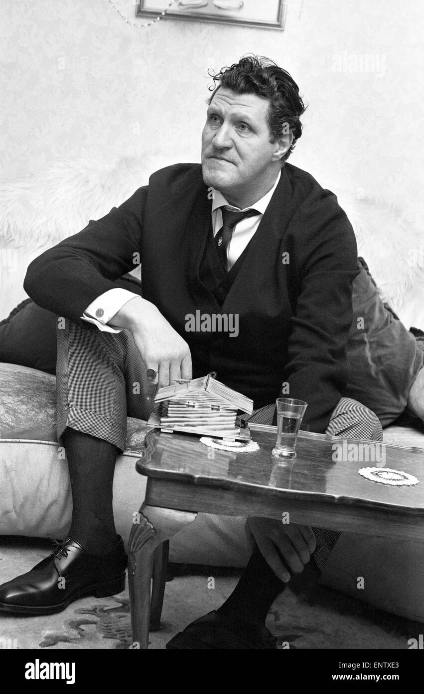 Tommy Cooper, pictured at home, January 1967 Stock Photo - Alamy