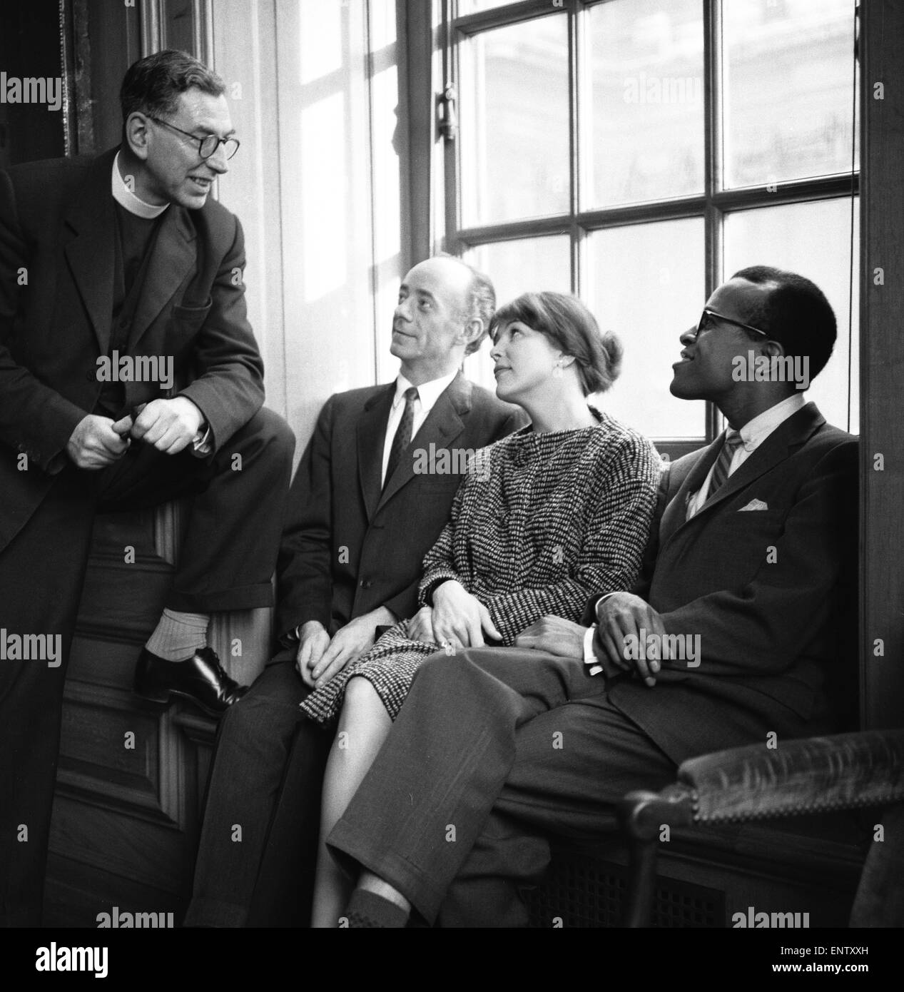 Singers Dave Lambert, Jon Hendricks and Annie Ross talking to Reverend ...