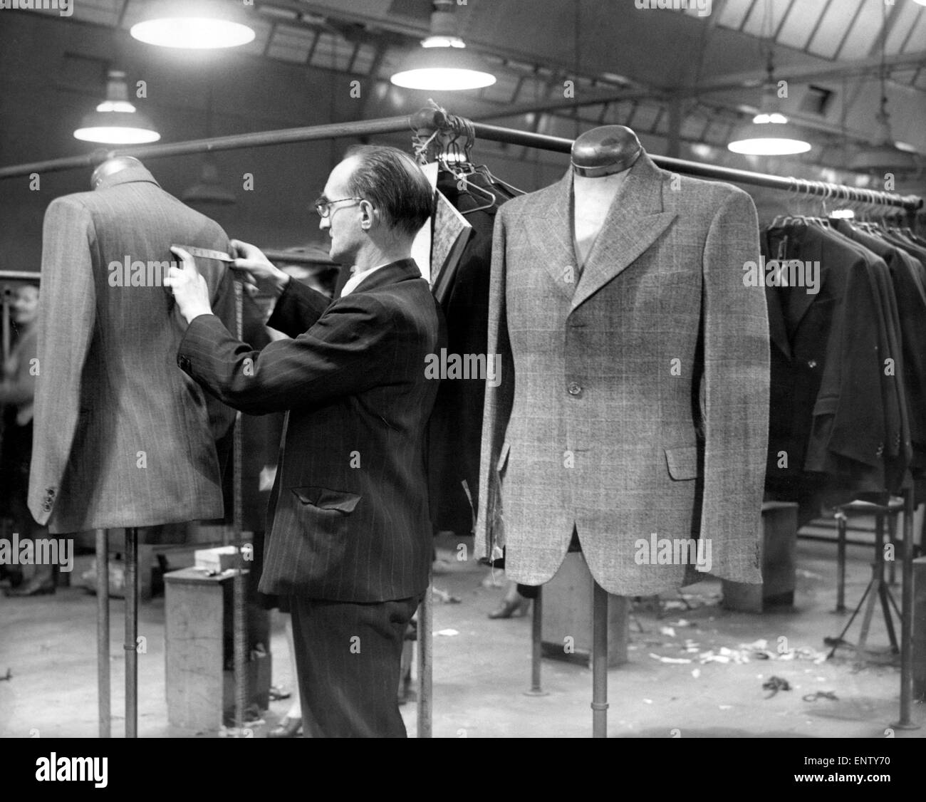 Tailor archive hi-res stock photography and images - Alamy
