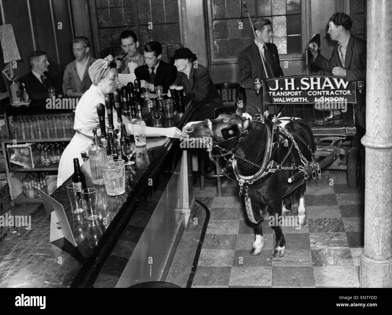 1950s bar cart hi-res stock photography and images - Alamy