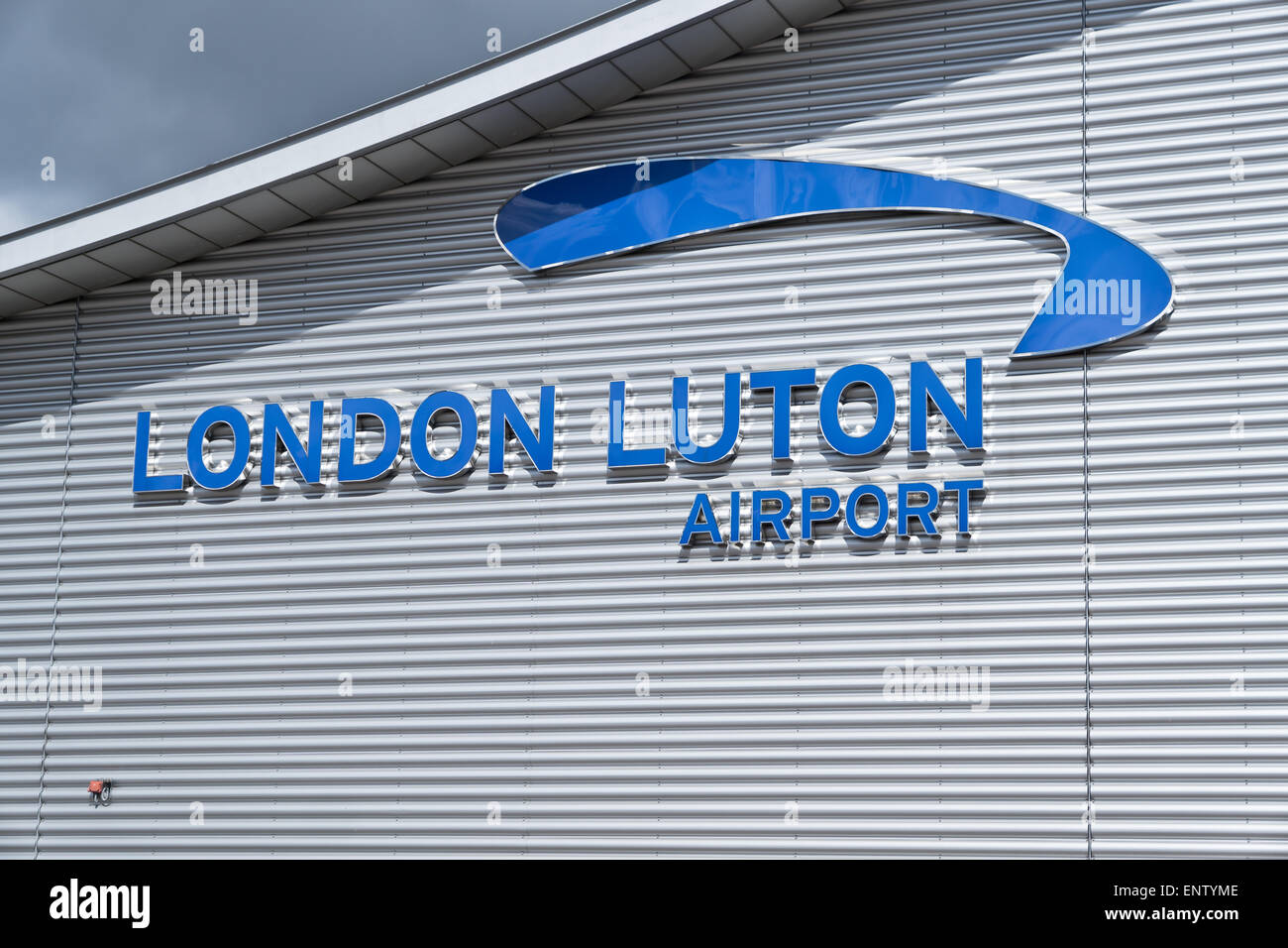 London Luton airport sign Stock Photo - Alamy