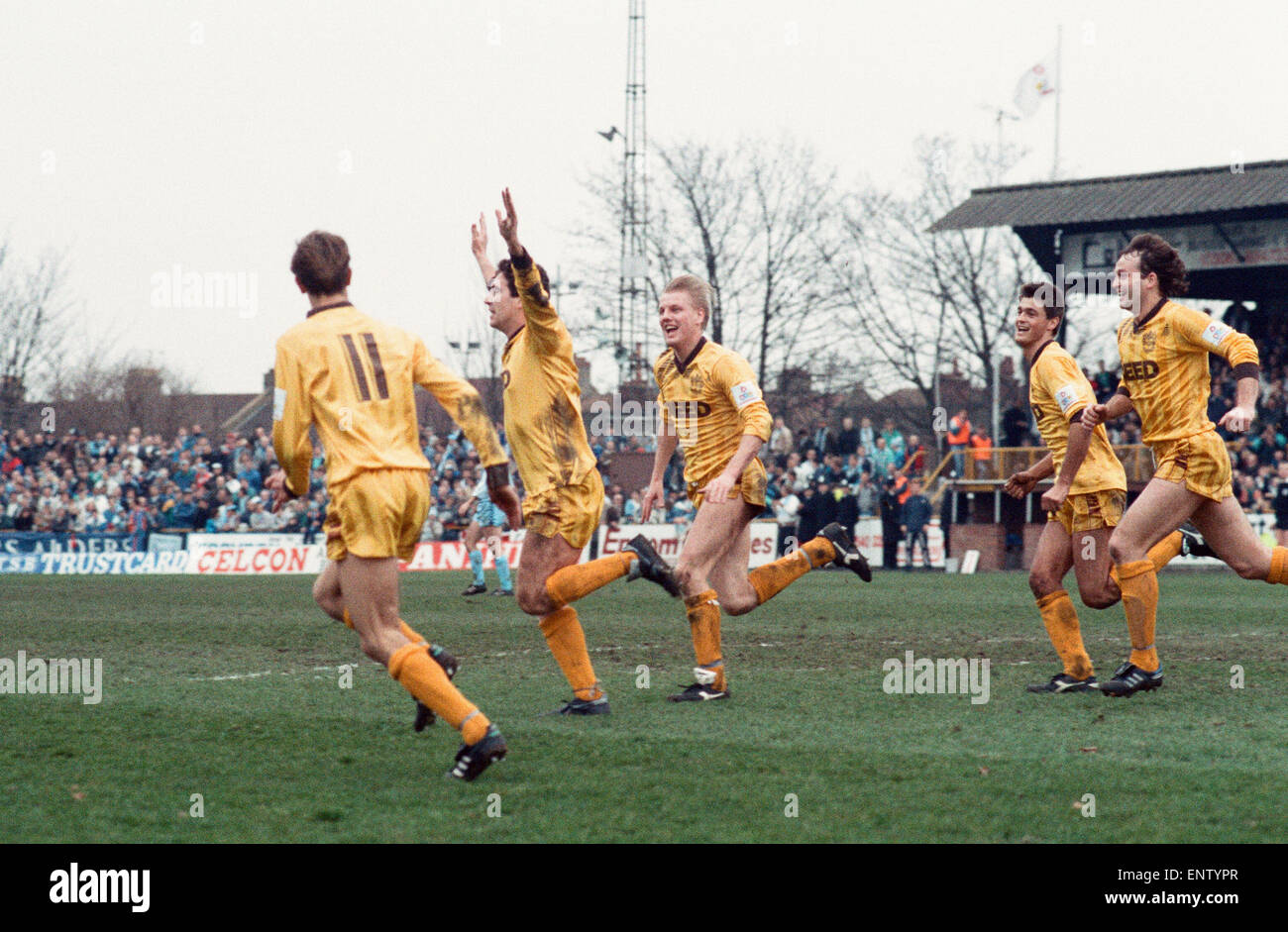 Sutton united celebrate hi-res stock photography and images - Alamy