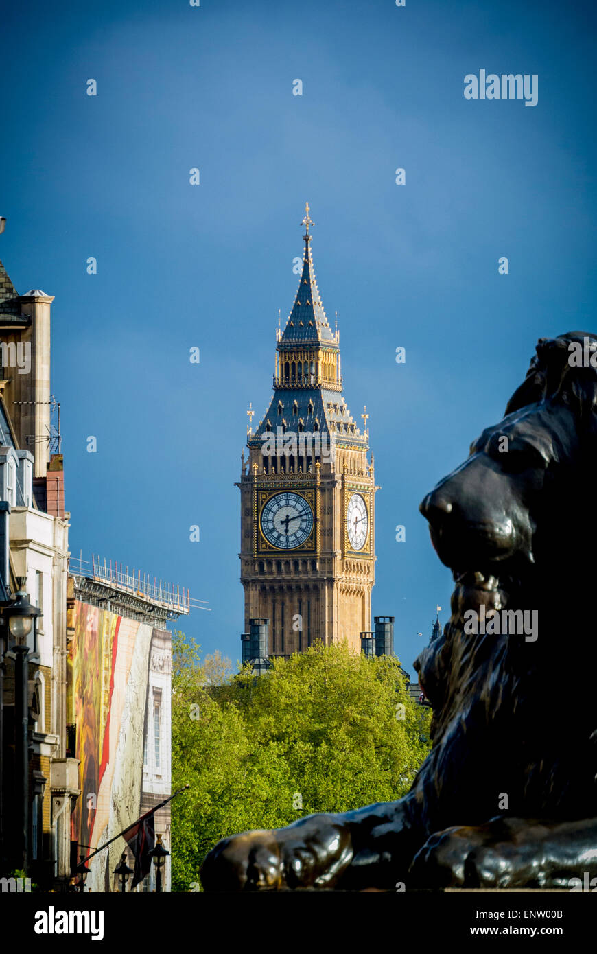 Big ben clock tower statue hi-res stock photography and images - Alamy