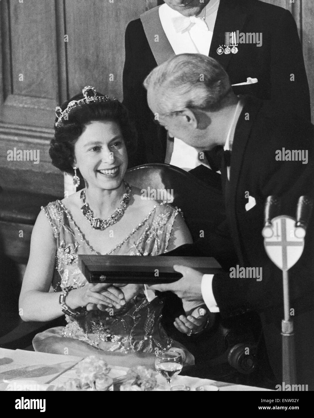 Queen elizabeth 1968 hi-res stock photography and images - Alamy