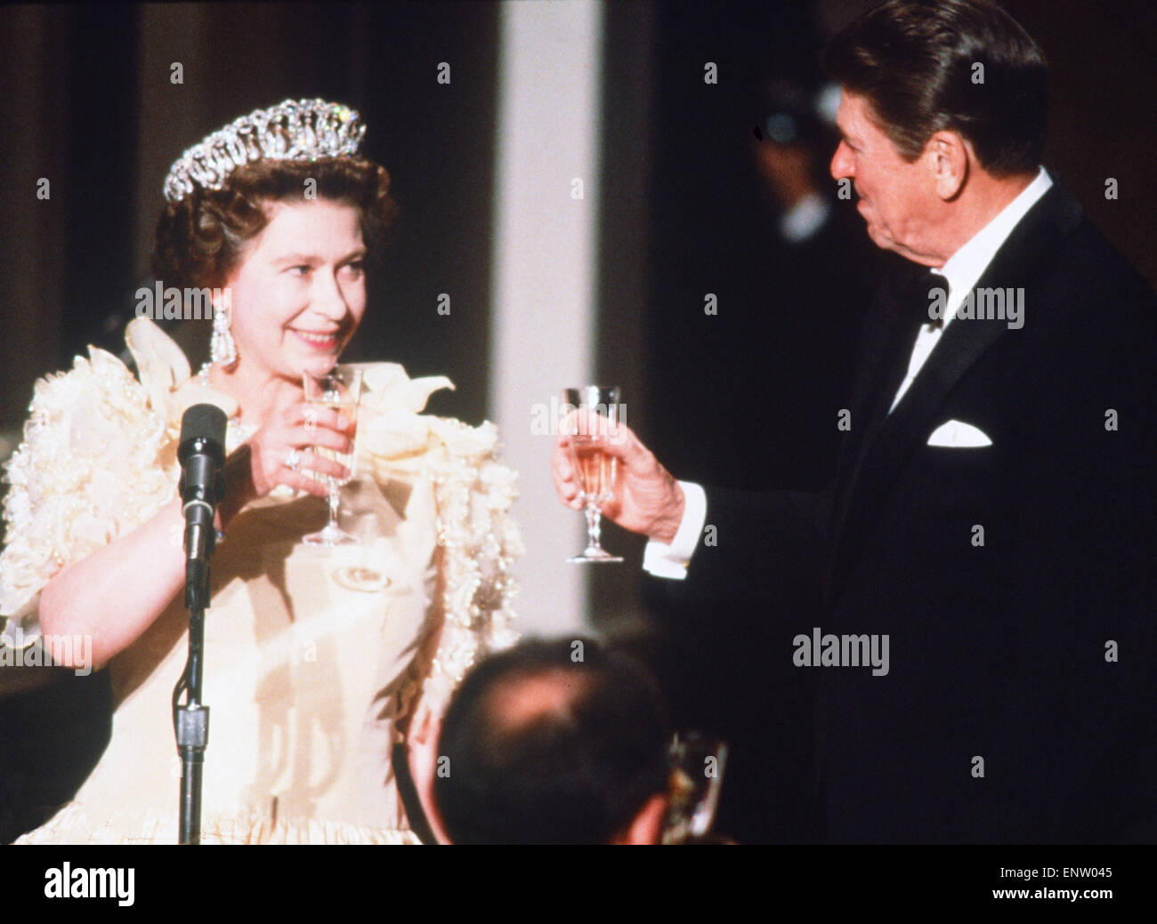 President reagan queen elizabeth ii hi-res stock photography and images ...