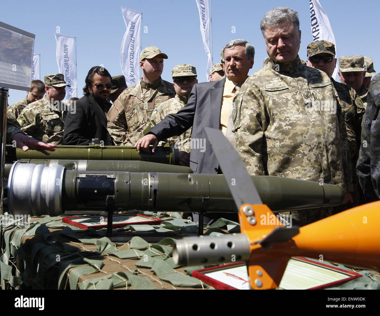 Kiev, Ukraine. 11th May, 2015. Ukrainian president Petro Poroshenko (L ...