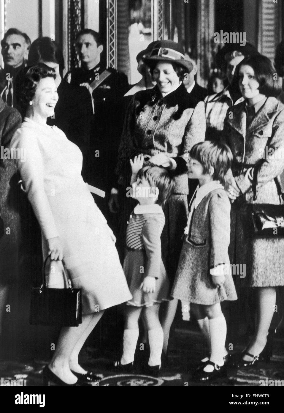 The Queen laughs at a joke made by a daughter of DI James Beaton ...