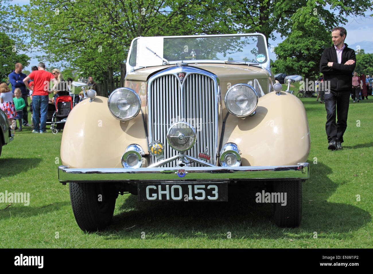 Rover 12 (P2) Tourer (1947). Chestnut Sunday, 10th May 2015. Bushy Park ...