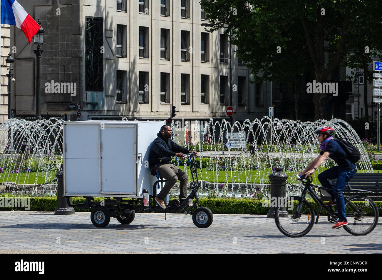 Cube van hi-res stock photography and images - Alamy