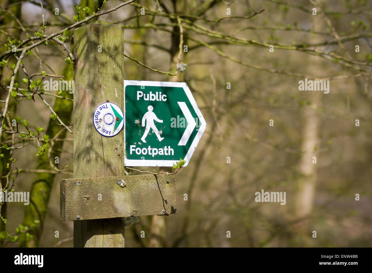 Public Footpath sign in the English Countryside Stock Photo - Alamy