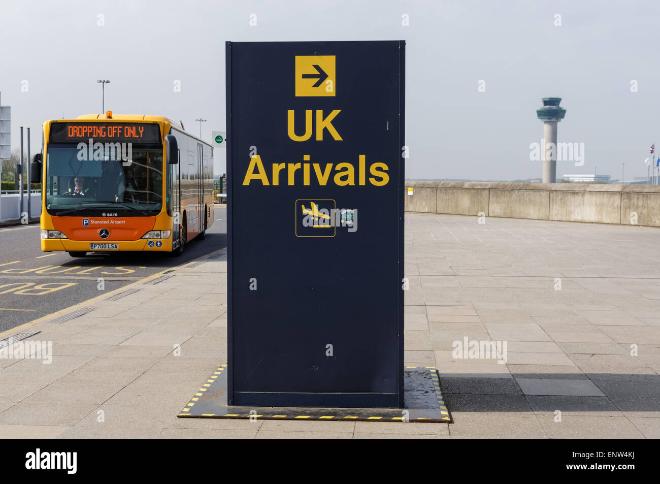 Bus arrivals hi-res stock photography and images - Alamy