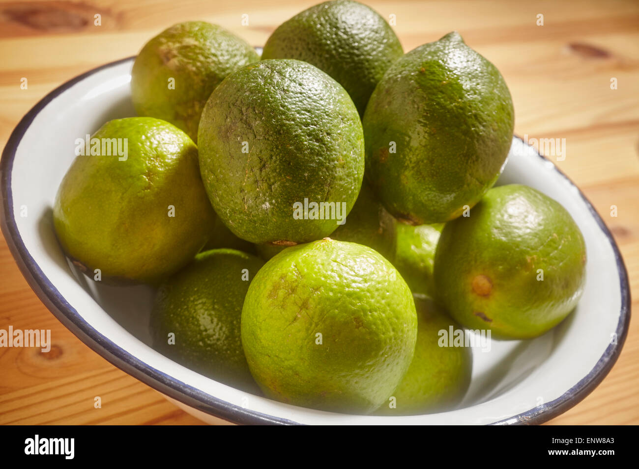 Bowl of fresh limes Stock Photo - Alamy